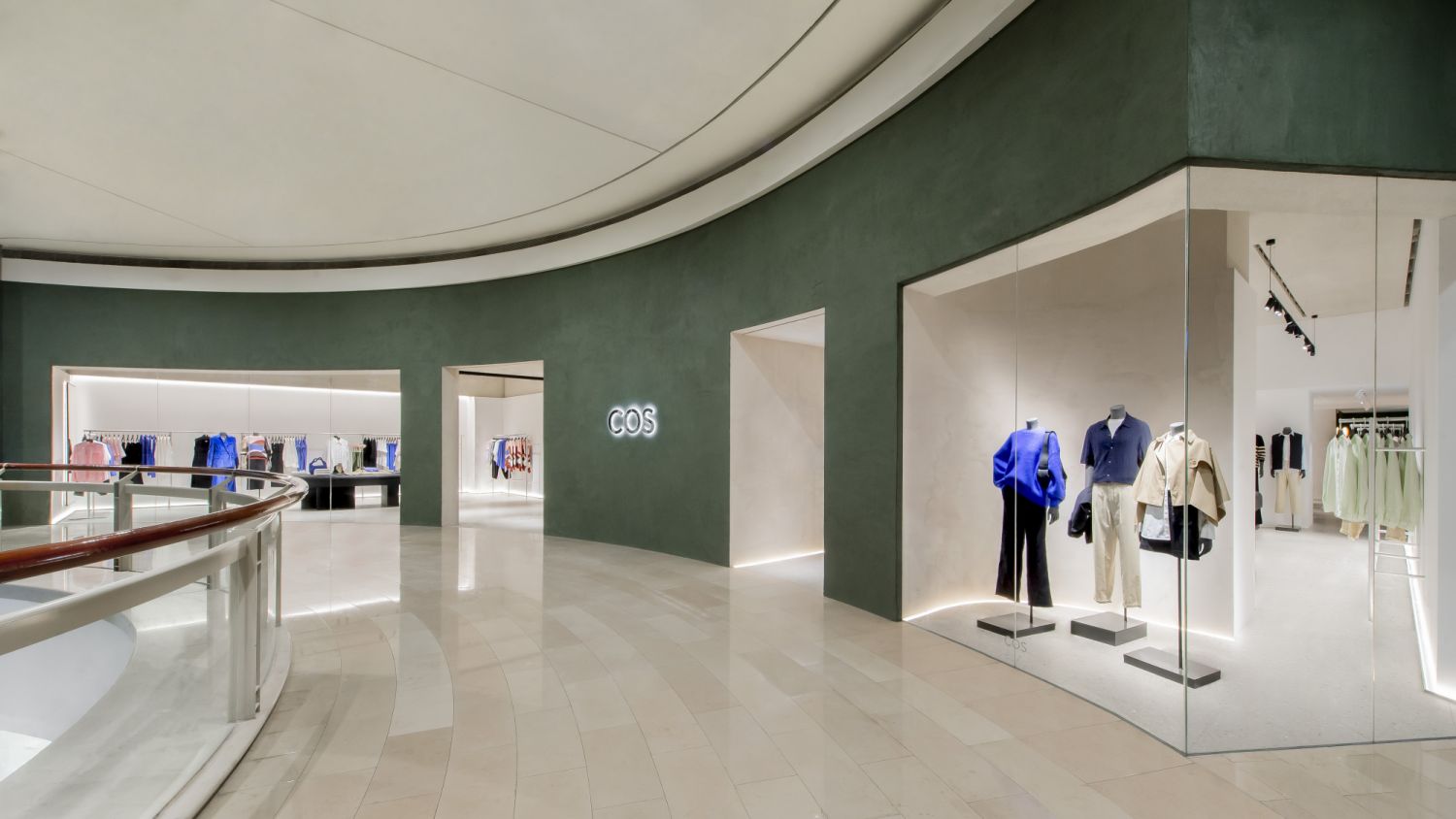 COS台北101開幕！亮點搶先看：融合永續的極簡時尚風範、秘境綠試衣間美出新高度 | Tatler Asia
