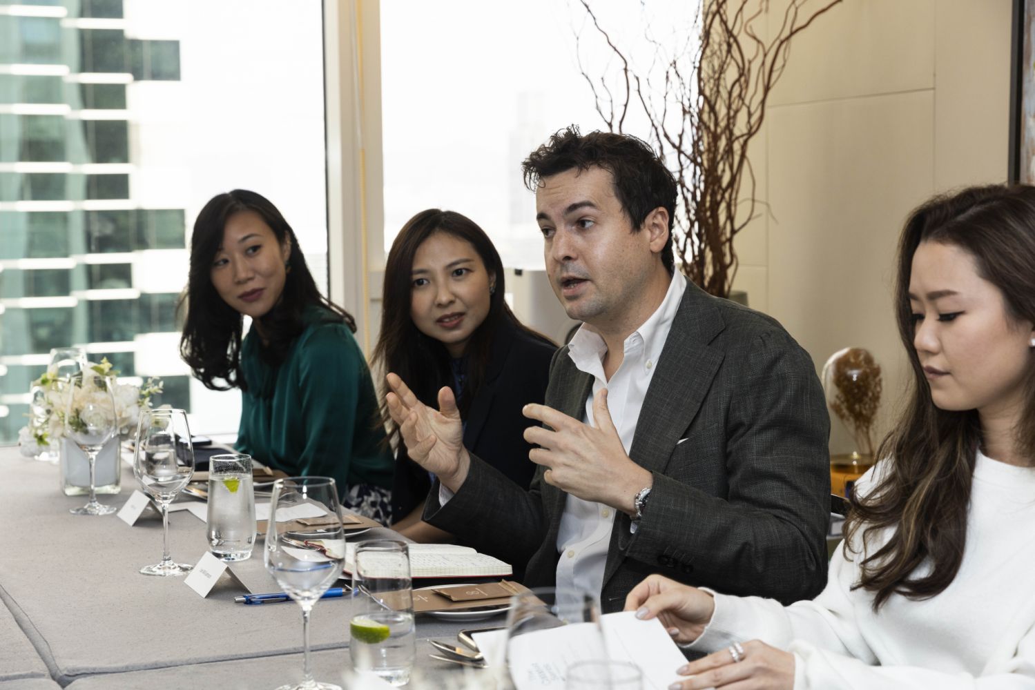 Hong Kong Entrepreneurs Join Roundtable Discussion with Foreo Founder ...