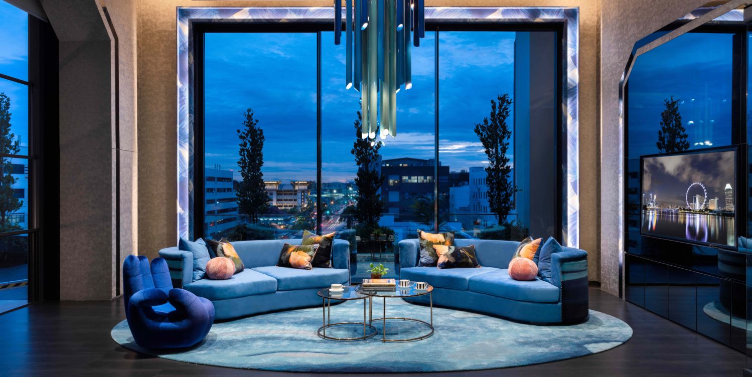 Inside the Beautiful Showroom of Glass Company Sapphire Windows ...