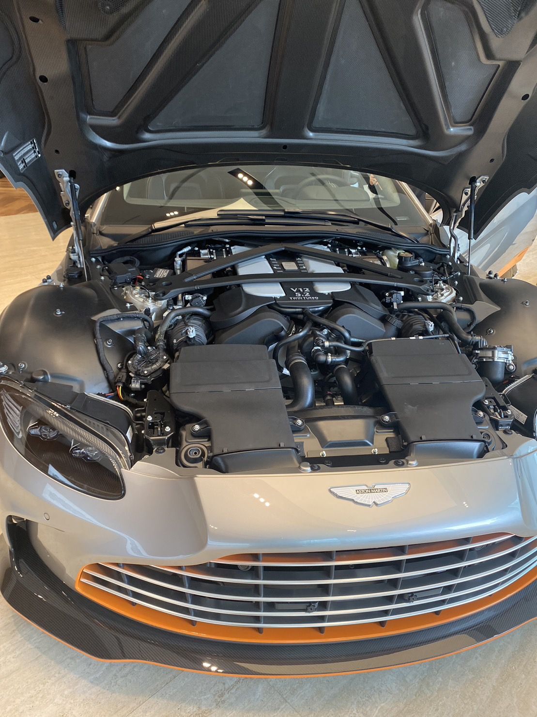 ASTON MARTIN V12 Vantage 全球限量333台、0-100KM/H 僅需 3.5 秒 | Tatler Asia