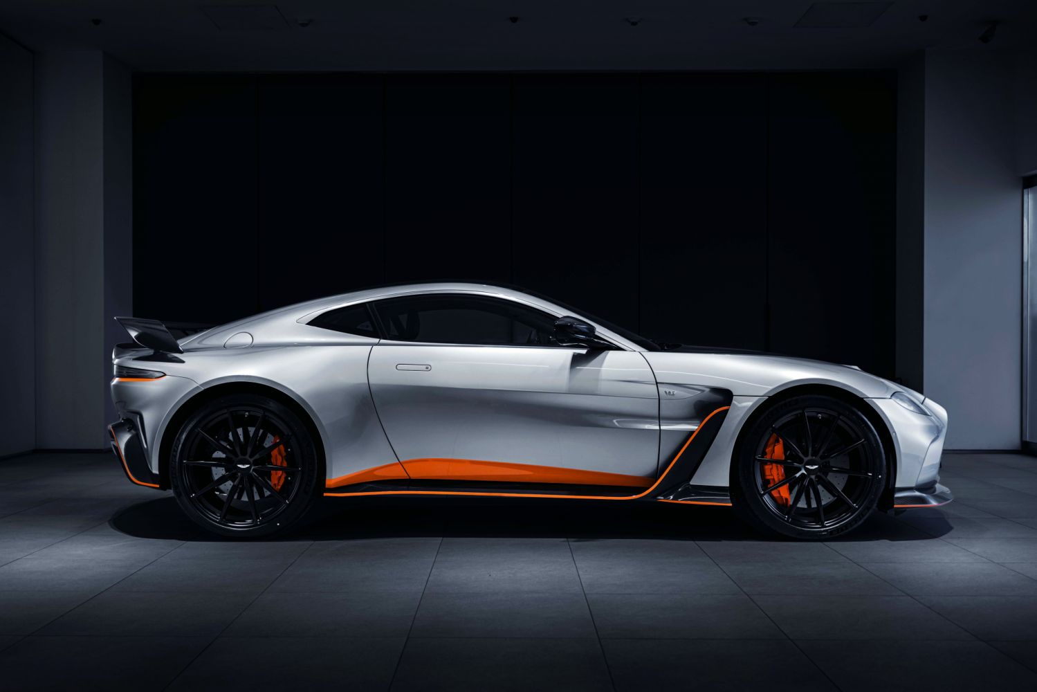 ASTON MARTIN V12 Vantage 全球限量333台、0-100KM/H 僅需 3.5 秒 | Tatler Asia