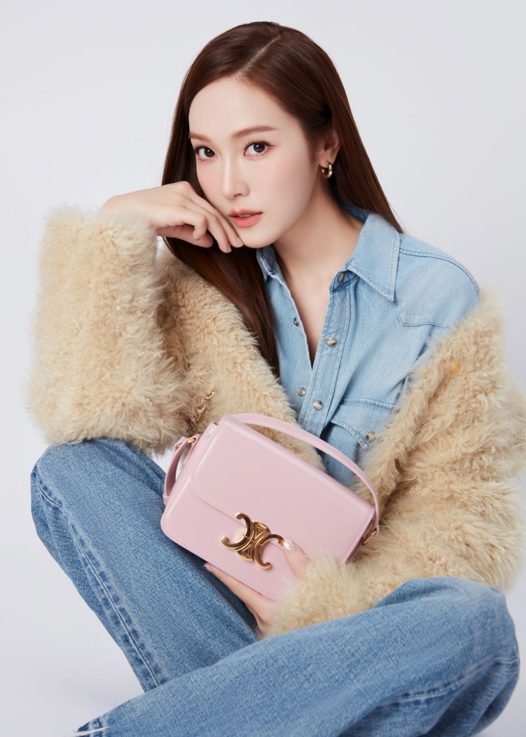 【Celine包款推薦】Blackpink Lisa、Jessica搶先入手櫻花粉Triomphe：讓你「甜」滿2023年 | Tatler Asia