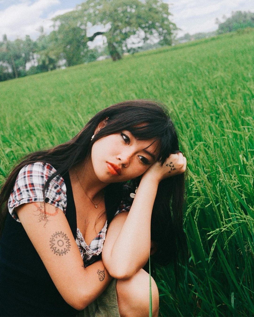 5 facts about Filipino-British singer Beabadoobee | Tatler Asia