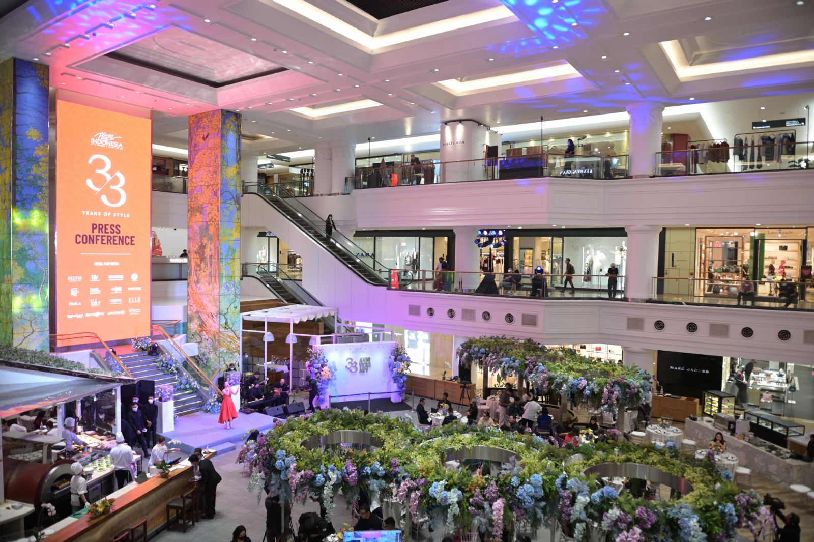 Merayakan Ulang Tahun Ke 33 Plaza Indonesia Menghadirkan Berbagai Merayakan Ulang Tahun Ke 33 Plaza Indonesia Menghadirkan Berbagai