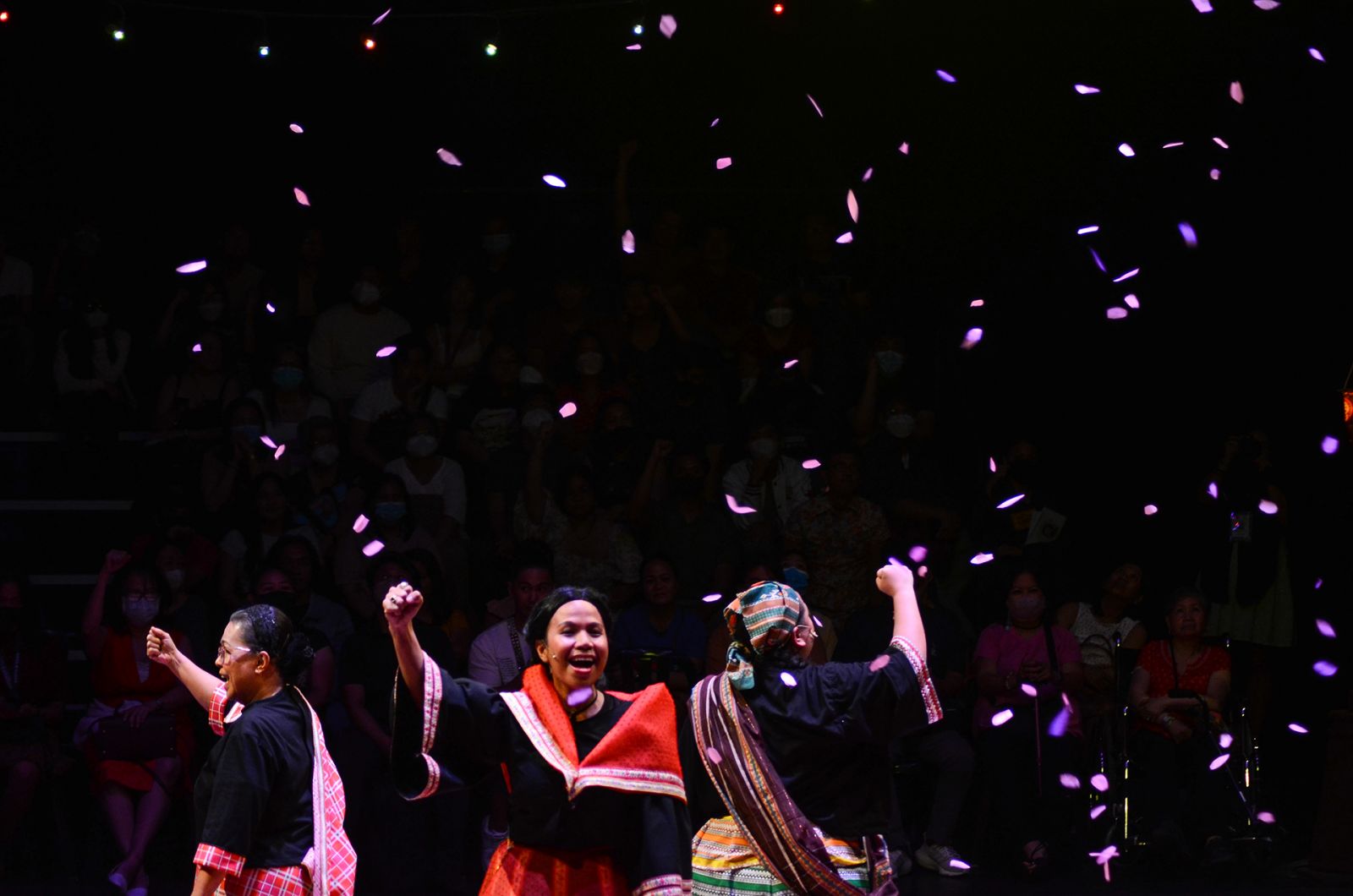 Dulaang UP's emotionally thrilling 'Rosang Taba' theatrical adaptation ...