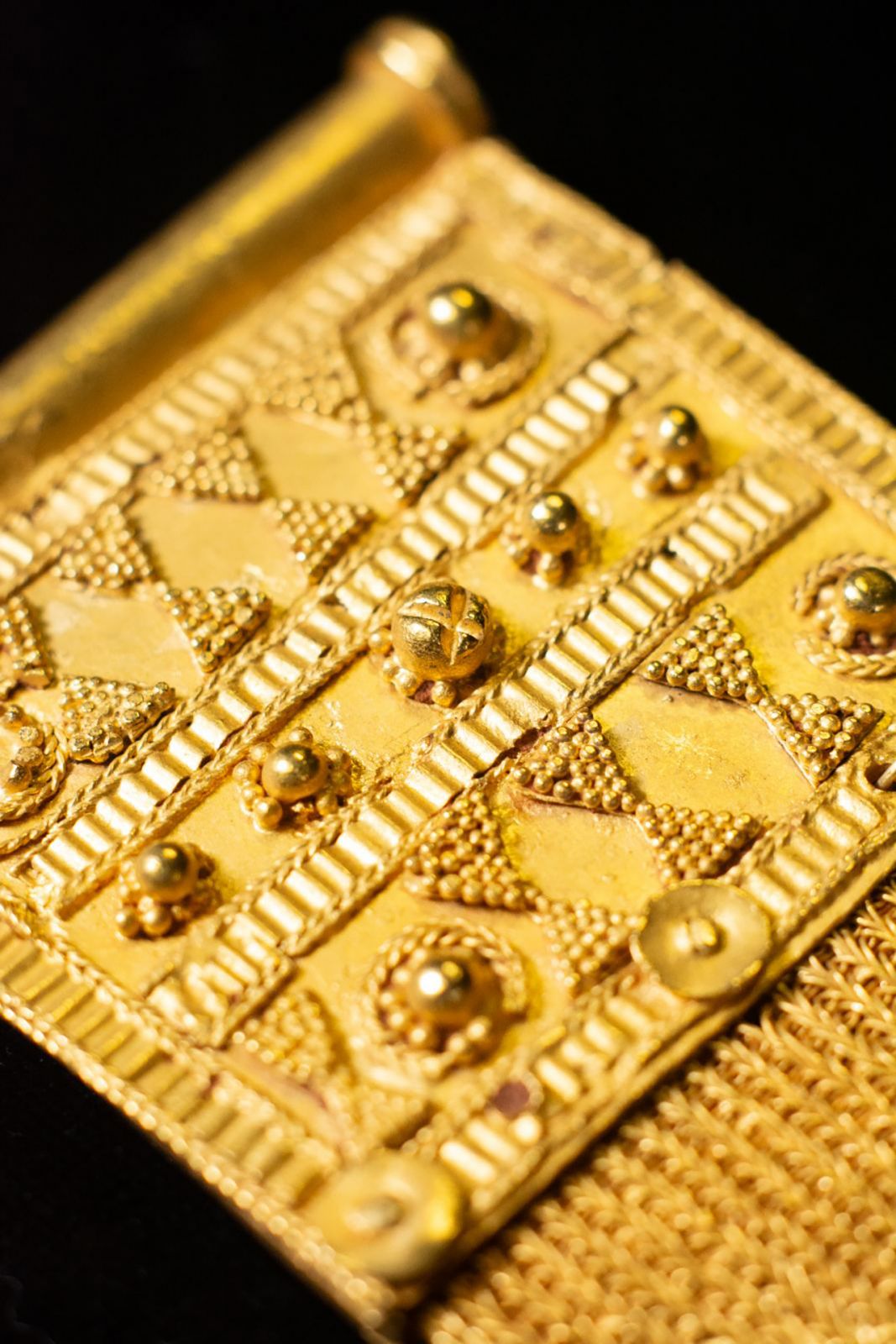 Surigao gold treasure from the Ayala Museum and Bangko Sentral ng ...