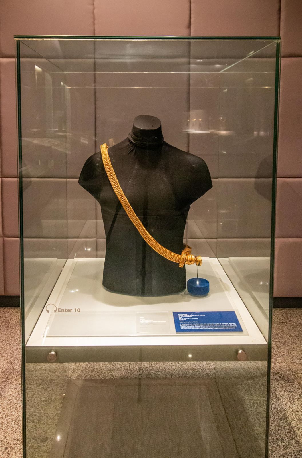 Surigao gold treasure from the Ayala Museum and Bangko Sentral ng ...