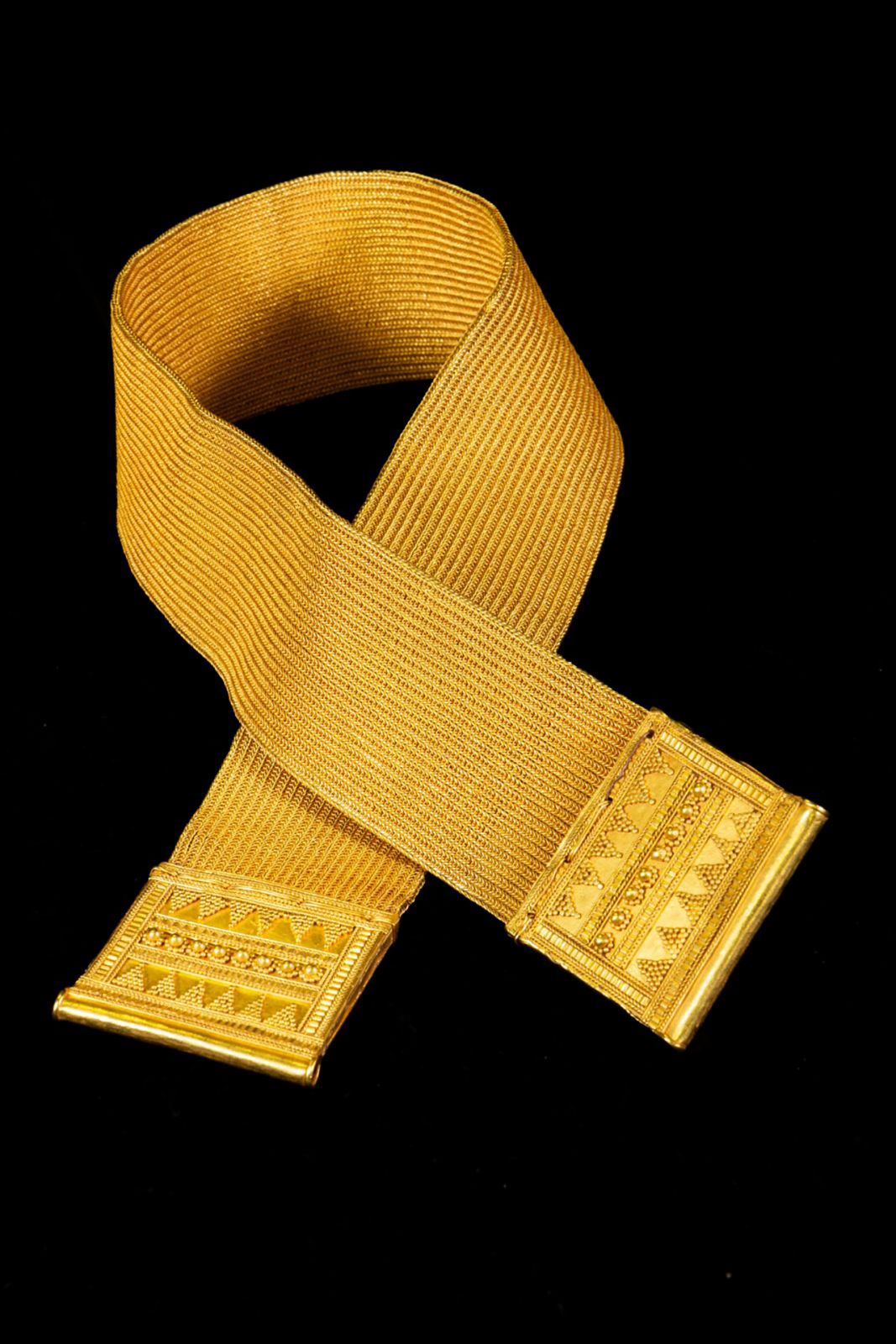 Surigao gold treasure from the Ayala Museum and Bangko Sentral ng ...