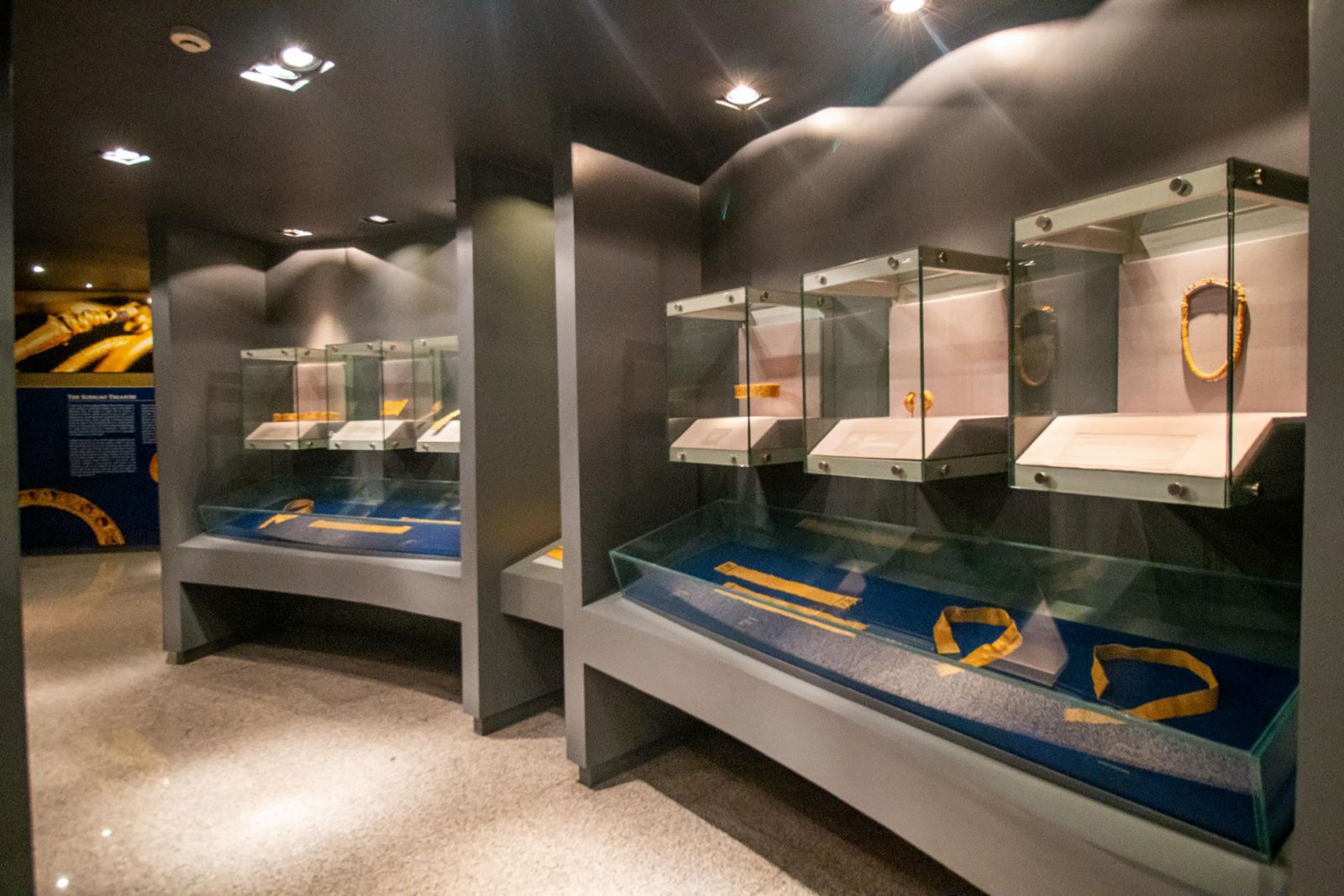 Surigao gold treasure from the Ayala Museum and Bangko Sentral ng ...