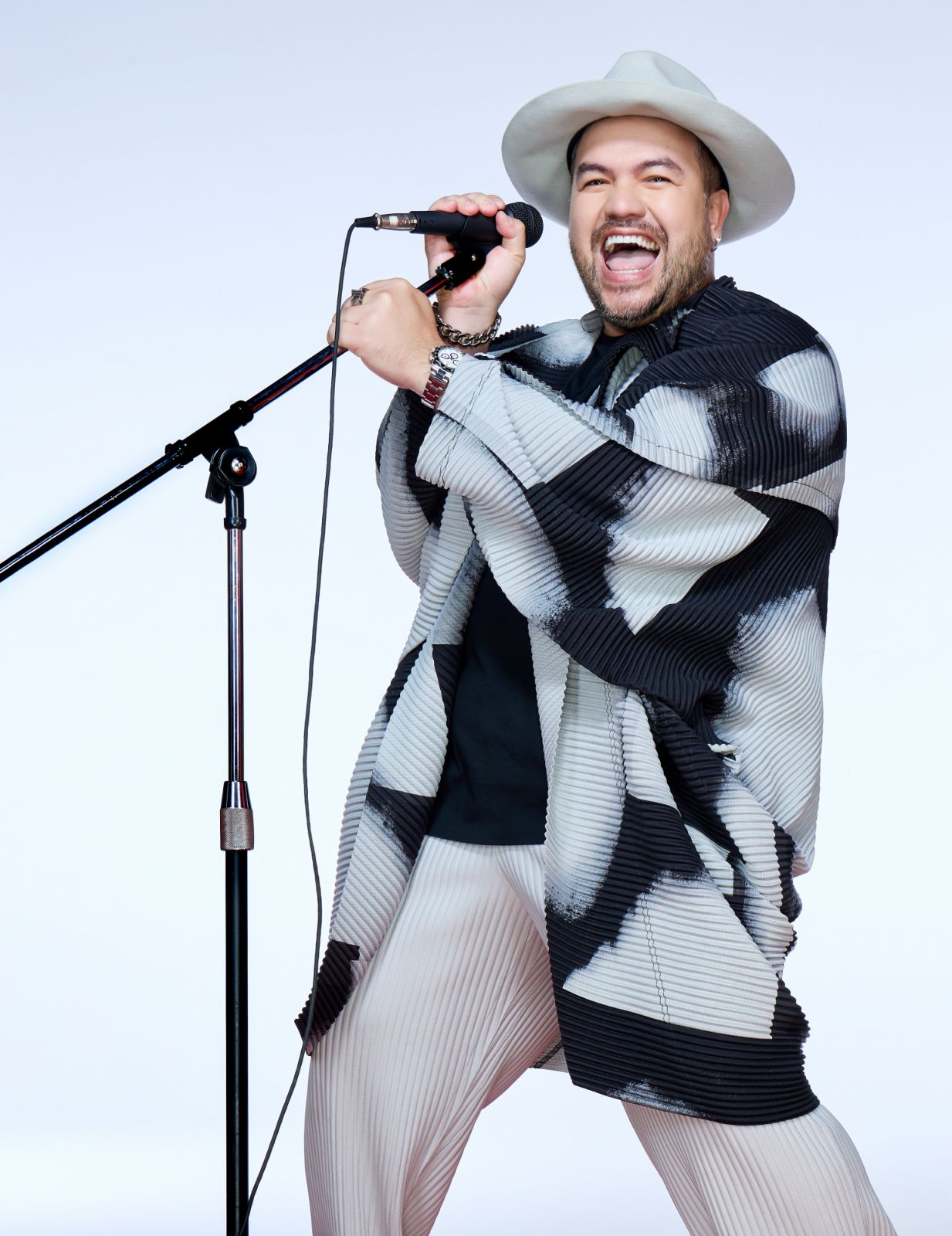 โอ๊ต ปราโมทย์ แห่ง 'โคตรคูล' ทำธุรกิจต้องสนุก..และได้เงิน | Tatler Asia