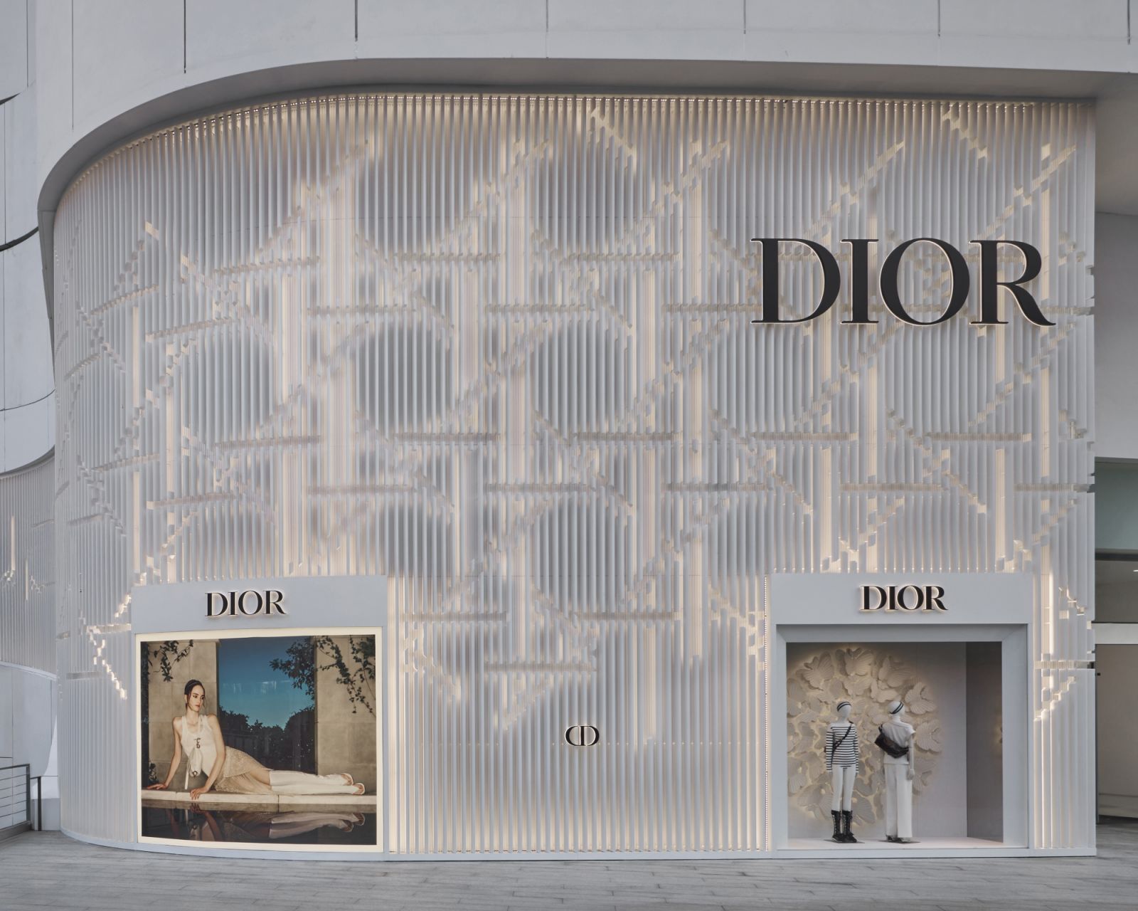 Dior เผยโฉมบูติกสุดเอ็กซ์คลูซีฟ ณ EmQuartier อย่างสง่างาม | Tatler Asia