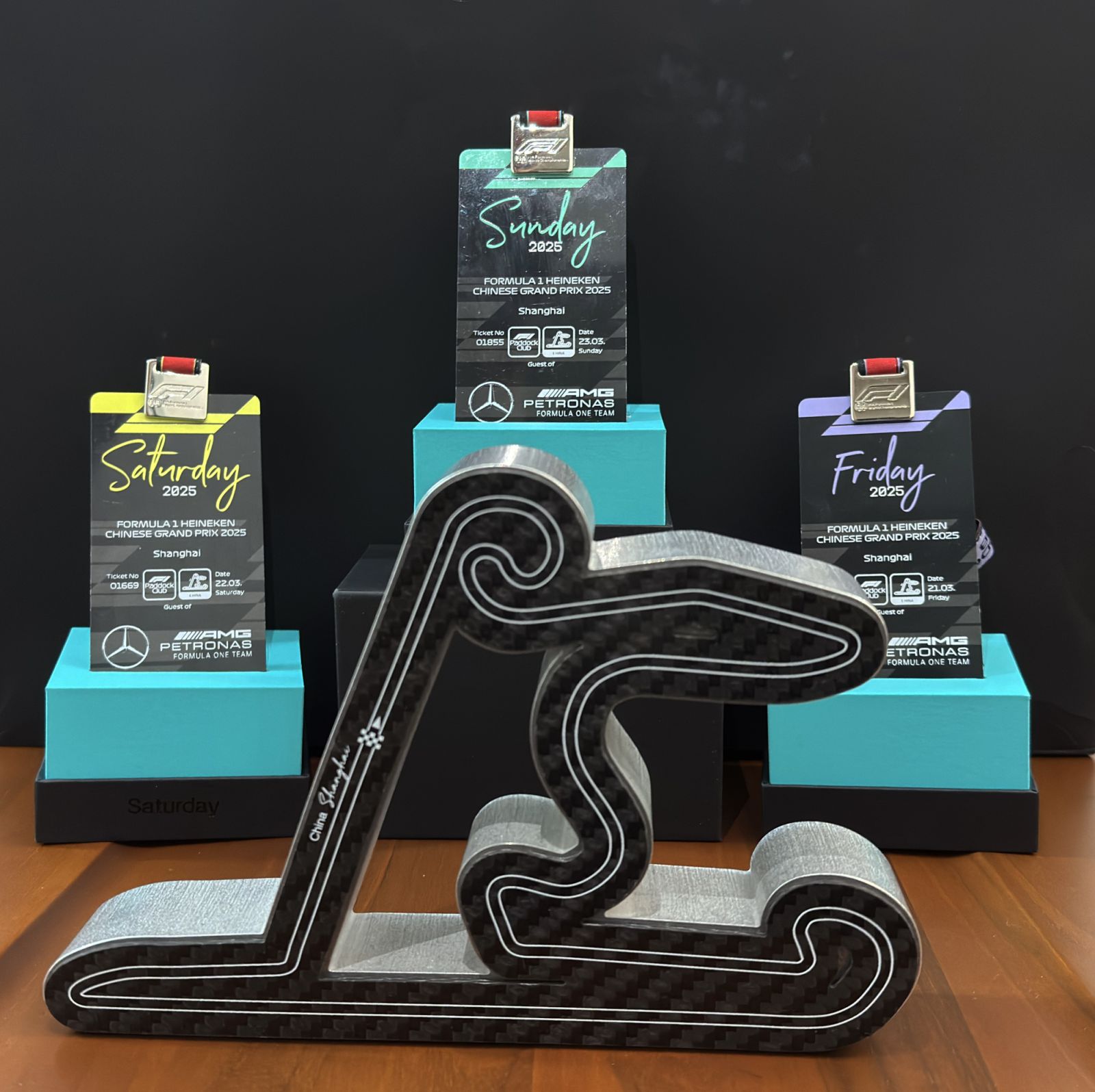 F1最貴座位開箱？Mercedes-AMG「Silver Arrow Lounge」7點攻略：票價破30萬？George Russell ...