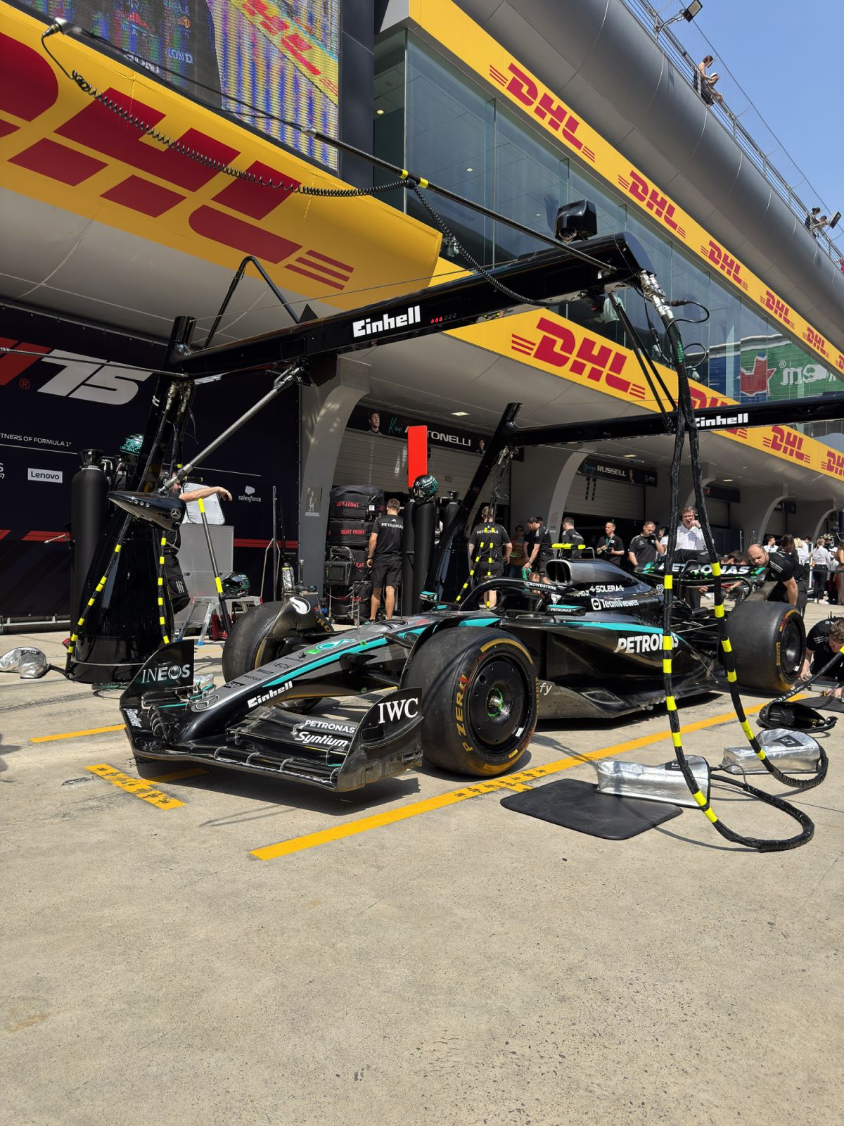F1最貴座位開箱？Mercedes-AMG「Silver Arrow Lounge」7點攻略：票價破30萬？George Russell ...