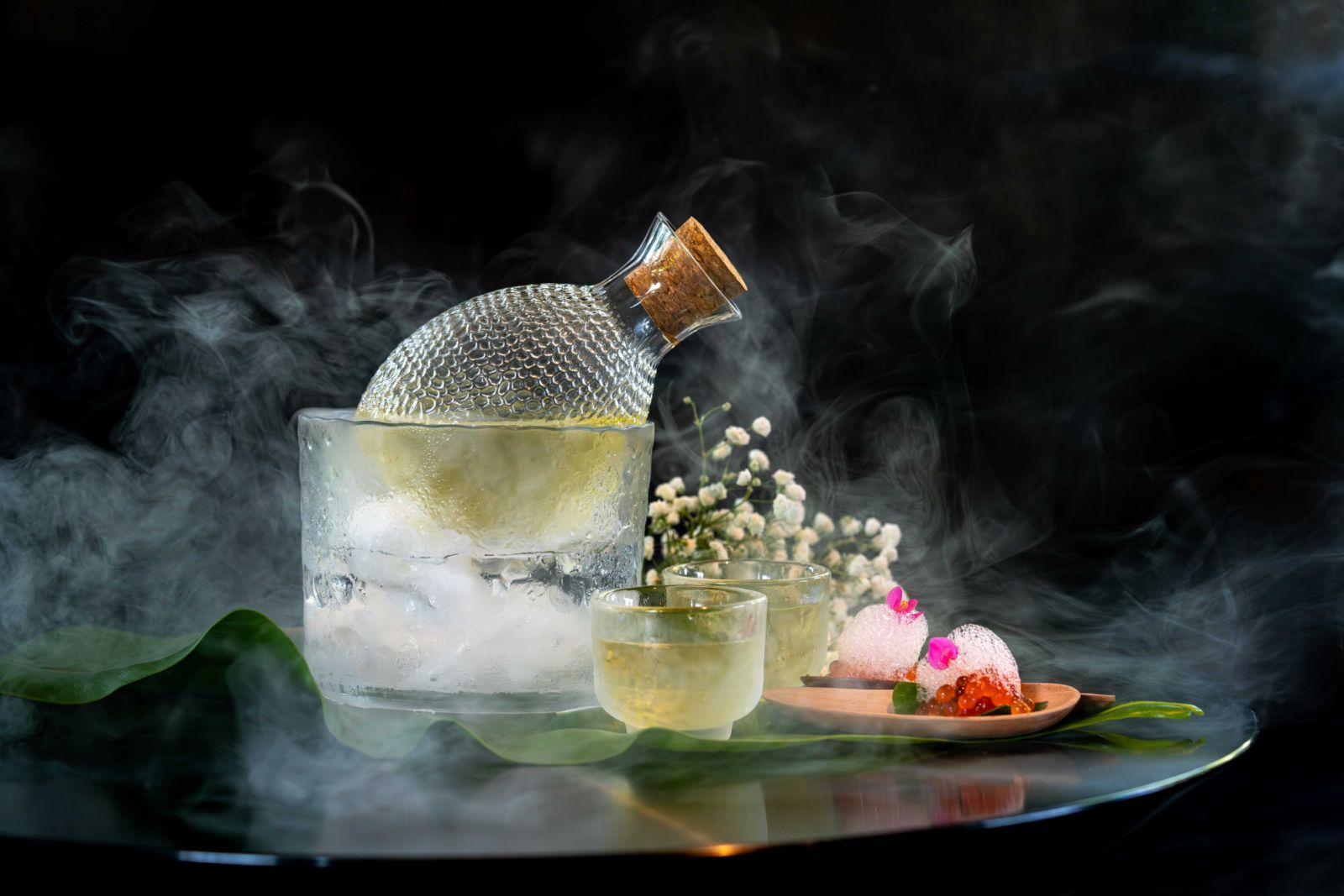 Bua Bar: Lagoon-side retreat at Anantara Mai Khao Phuket Villas ...