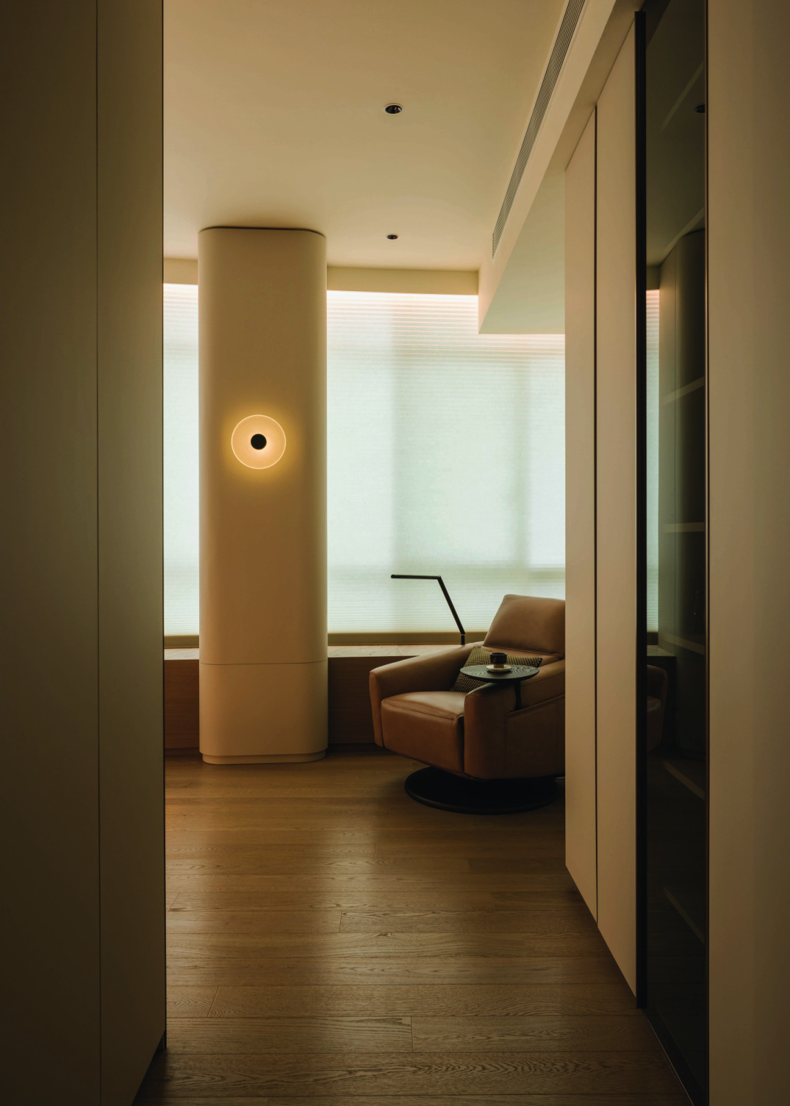 A minimalist five-bedroom Newton One apartment by Parenthesis Design ...