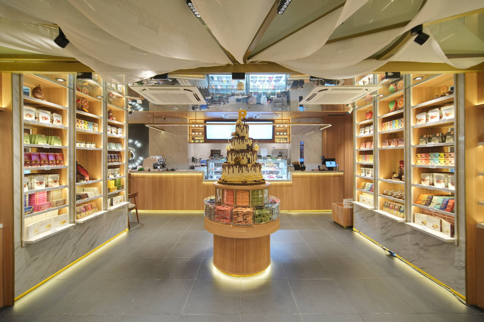 The RR Chocolate Resmikan Gerai ke-30 di Pacific Place | Tatler Asia