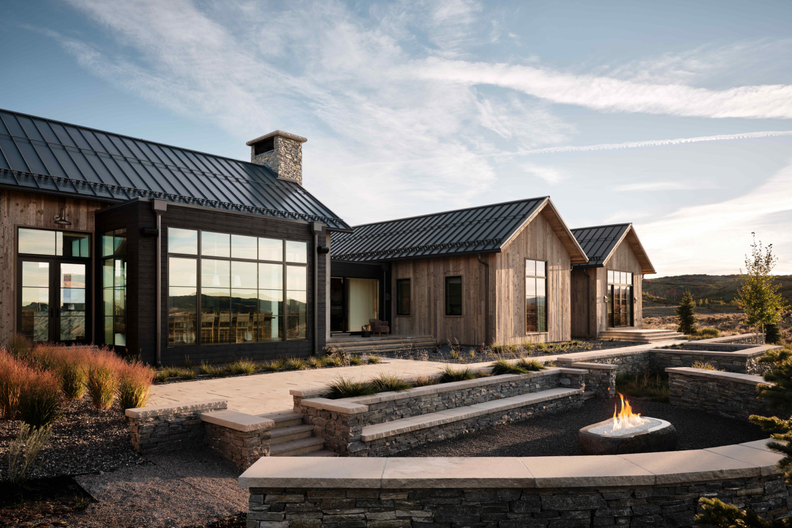 A modern mountain retreat in Utah shaped by its dramatic terrain ...