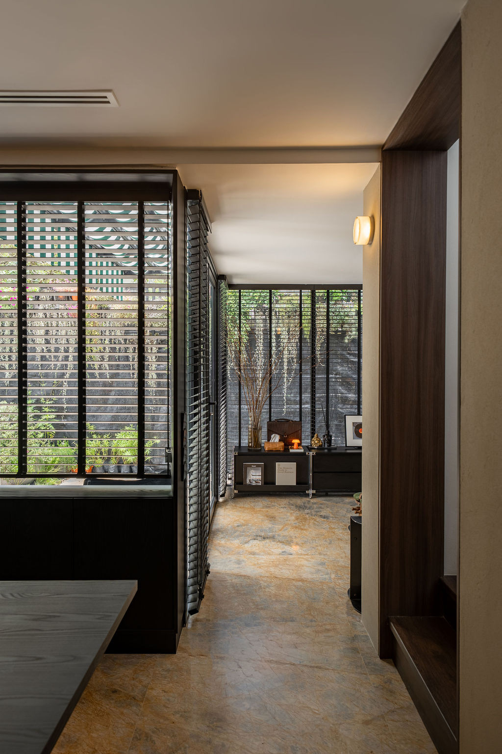 Maison compacte à Kuala Lumpur : marbre et design signé Supewerks ...