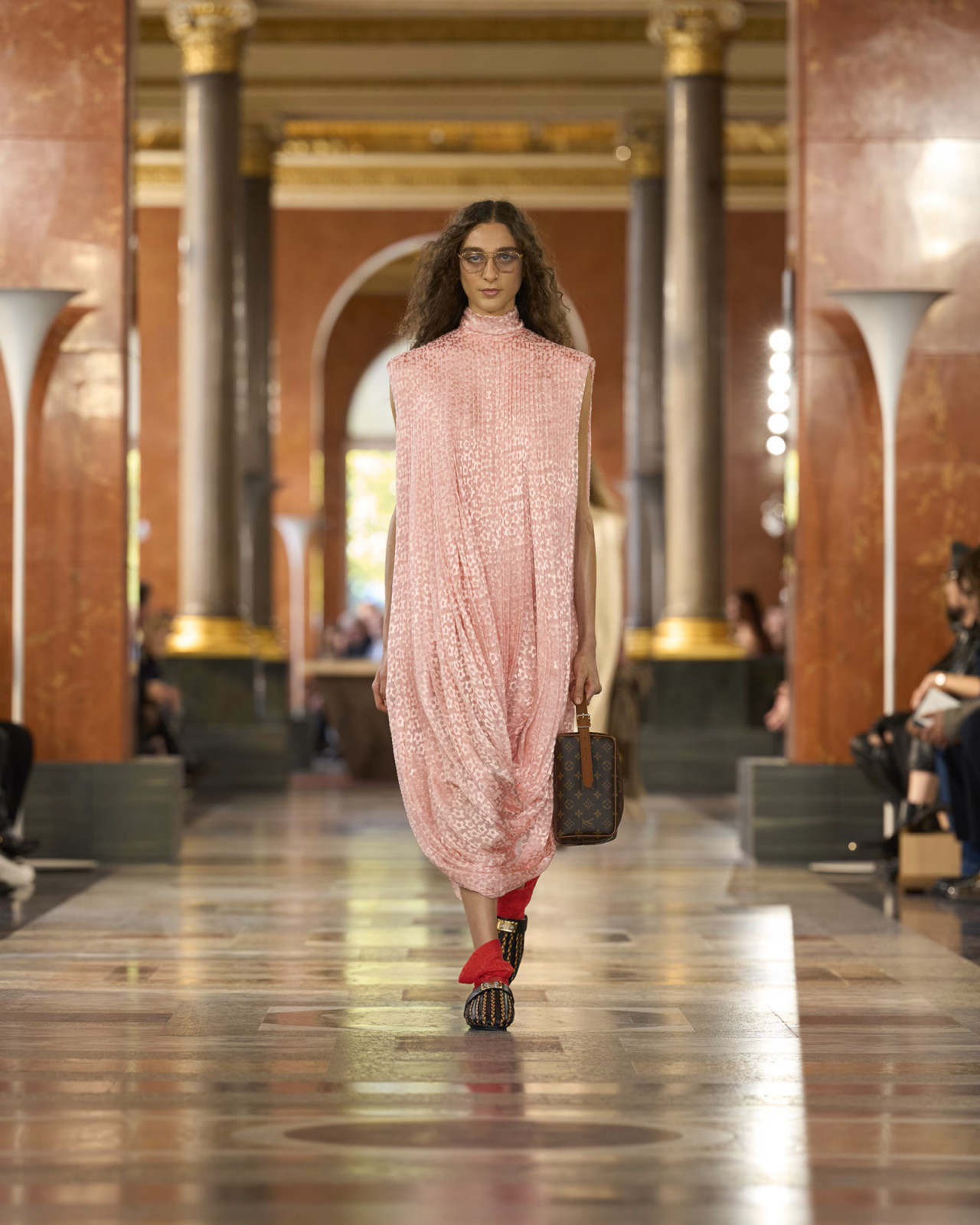 Louis Vuitton Printemps-Été 2026 : Vestiaire Indoor | Tatler Asia
